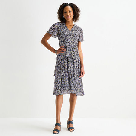 Click here for Perceptions Womens Short Sleeve Floral Shift Dress... prices