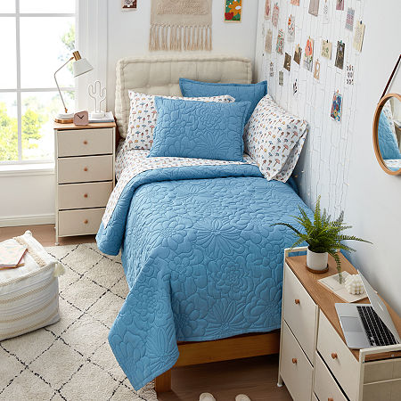 Click here for Forever 21 Floral Quilt Set  One Size  Blue prices
