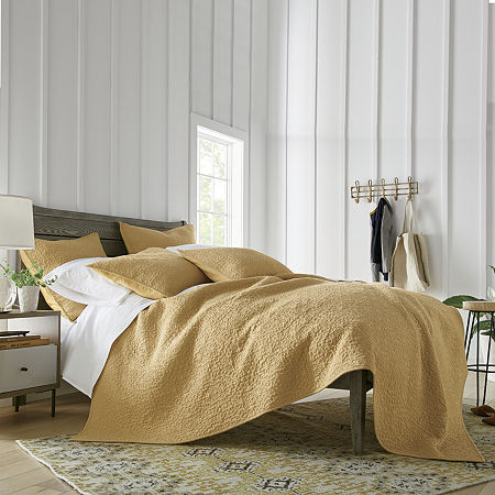 Click here for Linden Street Addison Quilt  One Size  Yellow prices