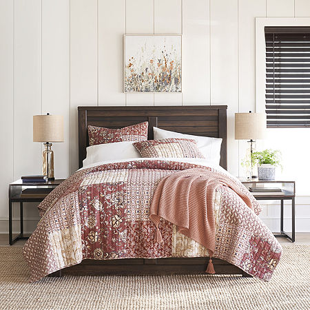 Click here for Linden Street Westgrove Quilt  One Size  Red prices