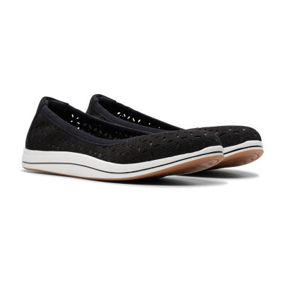 Clarks Womens Breeze Roam Closed Toe Ballet Flats