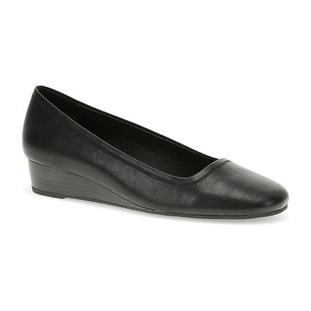 Click here for Baretraps Covette Womens Round Slip-On Shoe  8 Med... prices